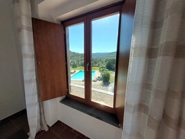 Quarto Duplo, 1 cama de casal | Minibar, cofre no quarto, com decoração personalizada