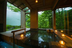 Quarto standard | Edredons de pluma, frigobar, cofres nos quartos, Wi-Fi de cortesia