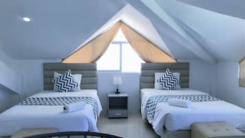 Quarto Premier | Cofre no quarto, secretária, Wi-fi grátis, roupa de cama fornecida