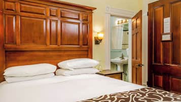 Quarto standard, 1 cama Queen, para não fumantes | Ferros/tábuas de passar roupa, Wi-Fi de cortesia, roupa de cama