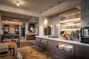 Pequenos-almoços, almoços e jantares servidos