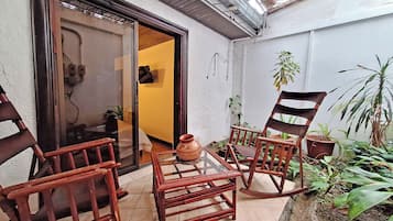 Superior Room w/Patio | Terraço/pátio interior