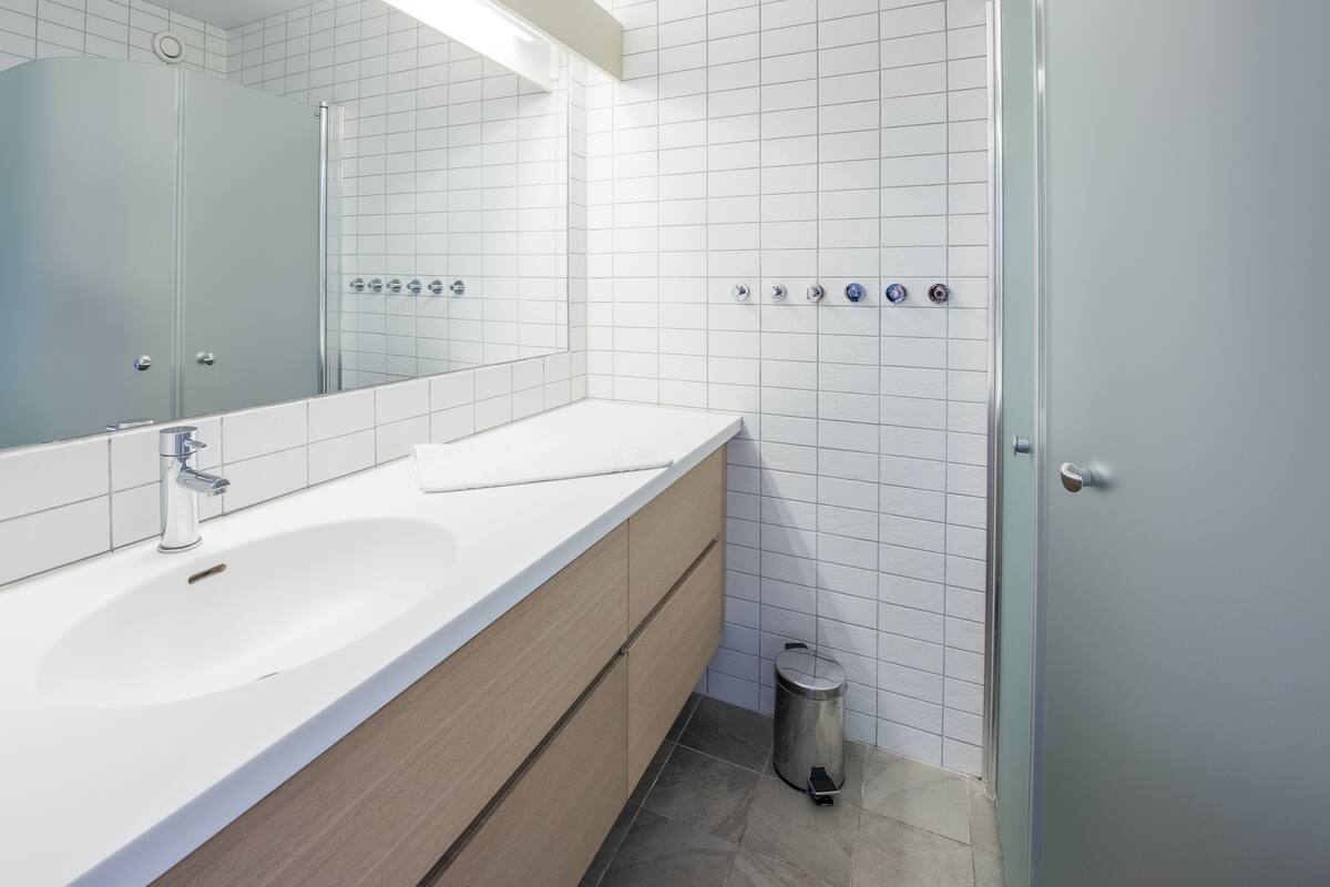 Casa de banho | Um secador de cabelo, toalhas fornecidas