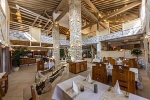 Pequenos-almoços, almoços, jantares servidos, cozinha do leste europeu 