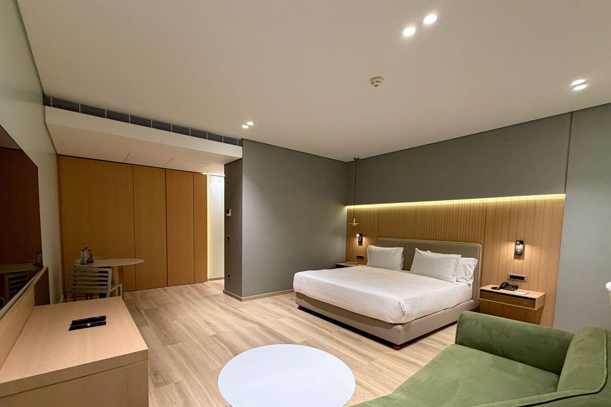 Renovated Junior Suite | Roupas de cama premium, edredons de pluma, cofres nos quartos