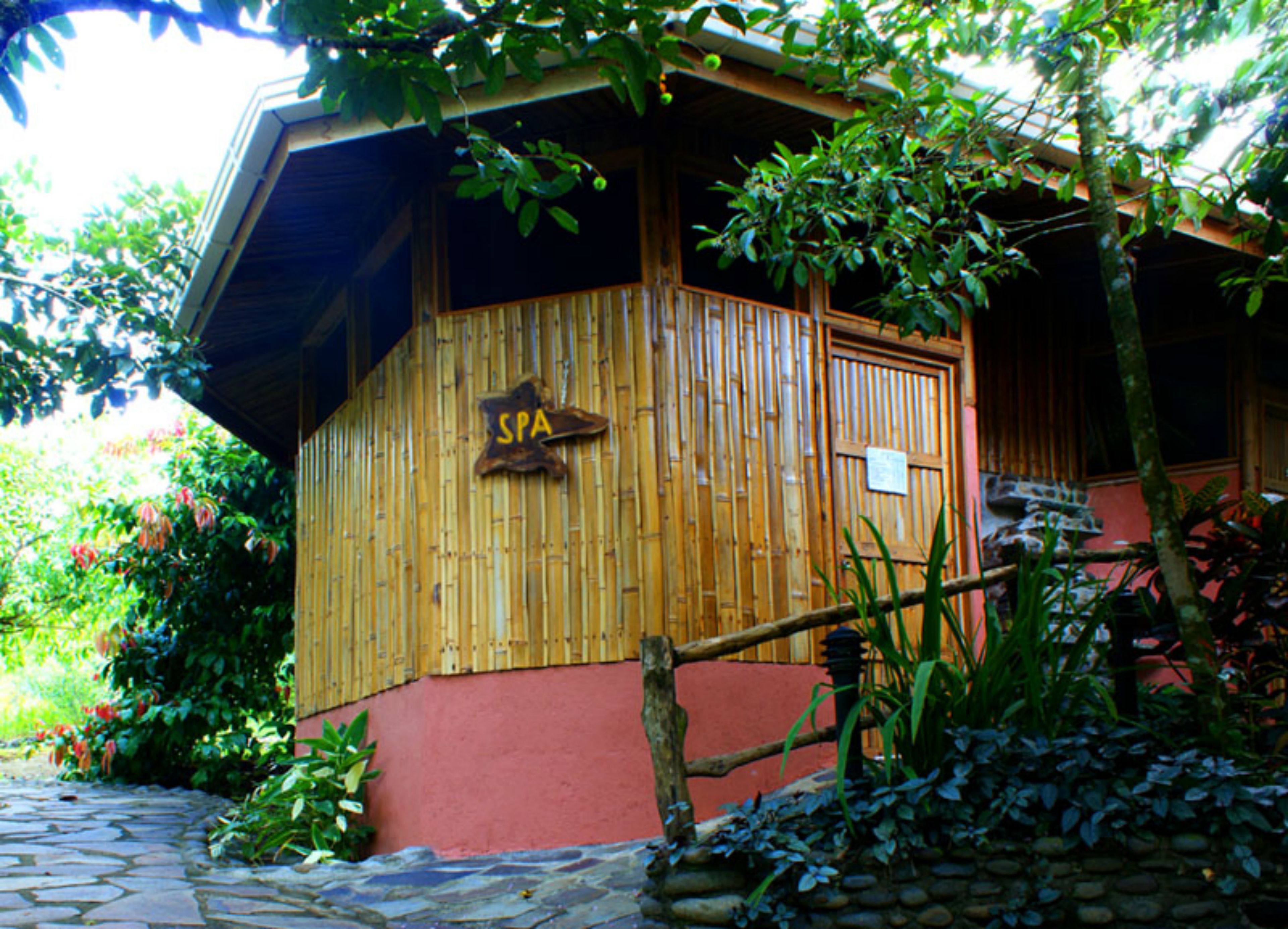 Tratamentos corporais, aromaterapia, massagens de pedras quentes 
