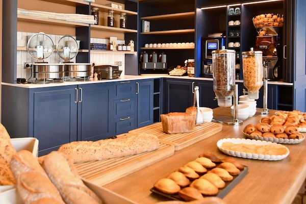 Café da manhã com buffet grátis todos os dias