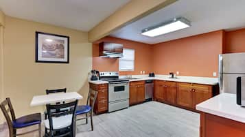 Villa, 2 quartos, kitchenette | Ferro/tábua de engomar, roupa de cama fornecida