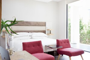 Estúdio Deluxe, 1 cama de casal | Roupa hipoalergénica, minibar, cofre no quarto 