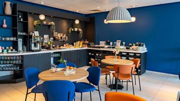 Café da manhã com buffet diário (EUR 20 por pessoa)