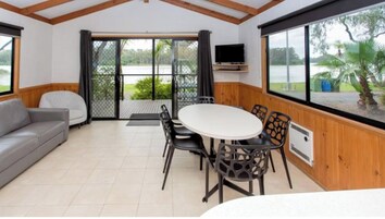 Cabana superior | Área de estar | TV 52 cm com canais digitais