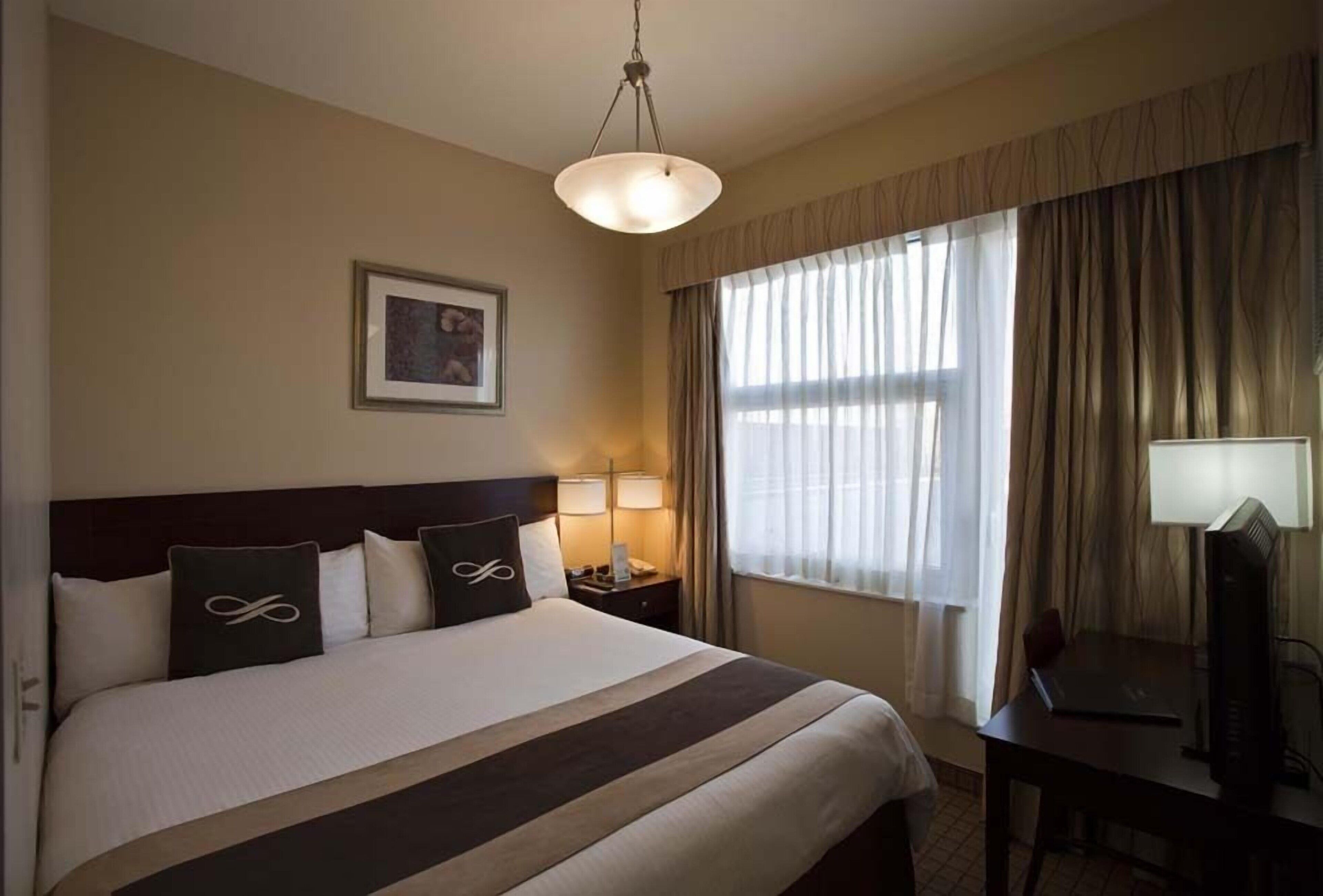 1 quarto, roupas de cama premium, edredons de pluma