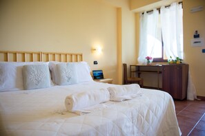 Frigobar, cofres nos quartos, berços (sobretaxa), Wi-Fi de cortesia