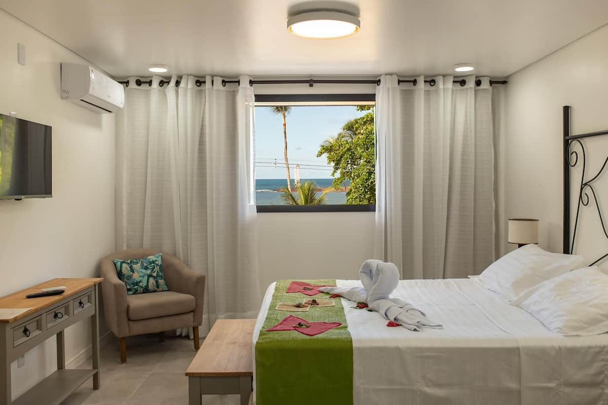 Roupas de cama premium, frigobar, cofres nos quartos, Wi-Fi de cortesia