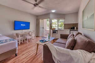 Televisor de ecrã plano de 55 polegadas com canais digitais, televisor 