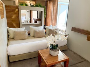 Suite Royal, terraço, vista para o mar | Roupa de alta qualidade, camas de colchão Select Comfort, minibar 