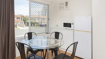 Suíte família, 1 quarto | 2 quartos, escrivaninha, ferros/tábuas de passar roupa, roupa de cama
