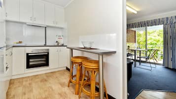 Apartamento Familiar, 2 quartos, não fumadores | Cozinha privada | Um frigorífico/congelador grande, um micro-ondas, uma placa de cozinha