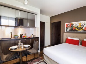 Estúdio, 1 cama de casal | Roupa de alta qualidade, cofre no quarto, secretária 