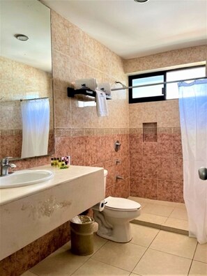 Um polibã, artigos de higiene pessoal grátis