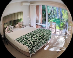 Quarto superluxo, 1 cama King, vista para o jardim (Ellenbrook) | Cofres nos quartos, individualmente decorados