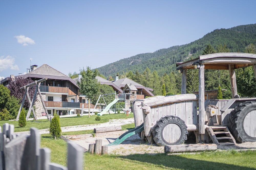 Aparthotel Familiaris - Family Apartments - Pools & Spa In The Dolomites - Olang