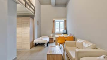 Family Apartment Semi Duplex | Área de estar | TV LCD