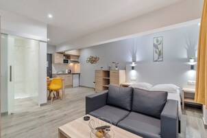 Executive Studio Double with daily cleaning | Sala de estar | Televisor LCD 