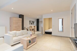 Apartamento, 2 quartos | Área de estar | TV LCD