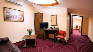 Suite Familiar | Sala de estar | Smart TV de 40 polegadas com canais digitais, televisor