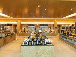 Pequeno-almoço tipo buffet diário (125 QAR por pessoa) 