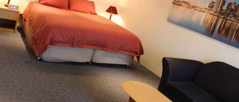 Quarto superior | Escrivaninha, ferros/tábuas de passar roupa, Wi-Fi de cortesia