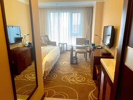 Quarto standard | Roupas de cama premium, edredons de pluma, frigobar, cofres nos quartos