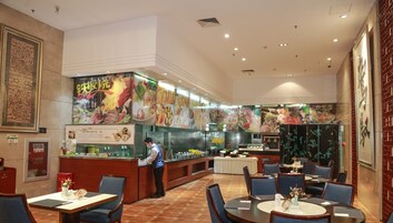 4 restaurantes, é servido café da manhã