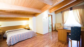 Quarto casal ou duplo luxo | Roupas de cama premium, edredons de pluma, frigobar, cofres nos quartos