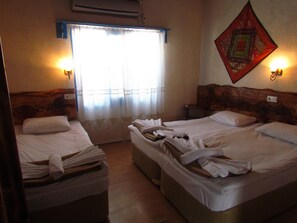 Quarto Triplo | Wi-fi grátis, roupa de cama fornecida 