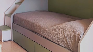 Quarto Quádruplo | Cofre no quarto, secretária, cortinas/cortinados opacos, Wi-fi grátis