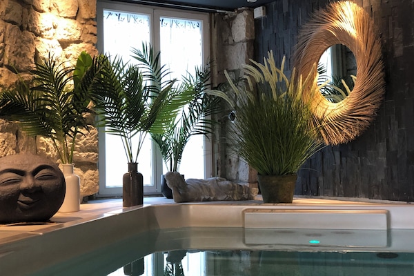 Tratamentos corporais, massagens desportivas, 1 sala de tratamento