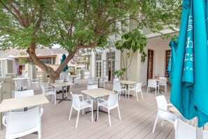 Pequenos-almoços, almoços e brunches (fins de semana) servidos