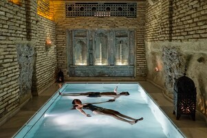 Sauna seca, banho turco/hammam, tratamentos corporais, hidroterapia