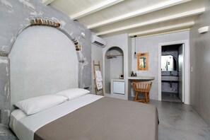 Quarto Duplo Exclusivo, 1 cama queen-size, frigorífico, junto ao jardim | Roupa de alta qualidade, edredões de penas, cofre no quarto, secretária 