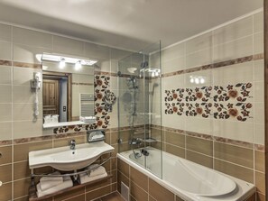 Suite Superior, 1 cama de casal e sofá-cama | Camas de colchão pillowtop, minibar, cofre no quarto, secretária 