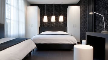 Quarto Deluxe (Premium) | Roupa de alta qualidade, cofre no quarto, com decoração personalizada