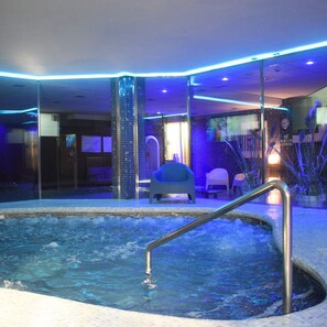 Sauna seca, banheira de hidromassagem, sauna a vapor