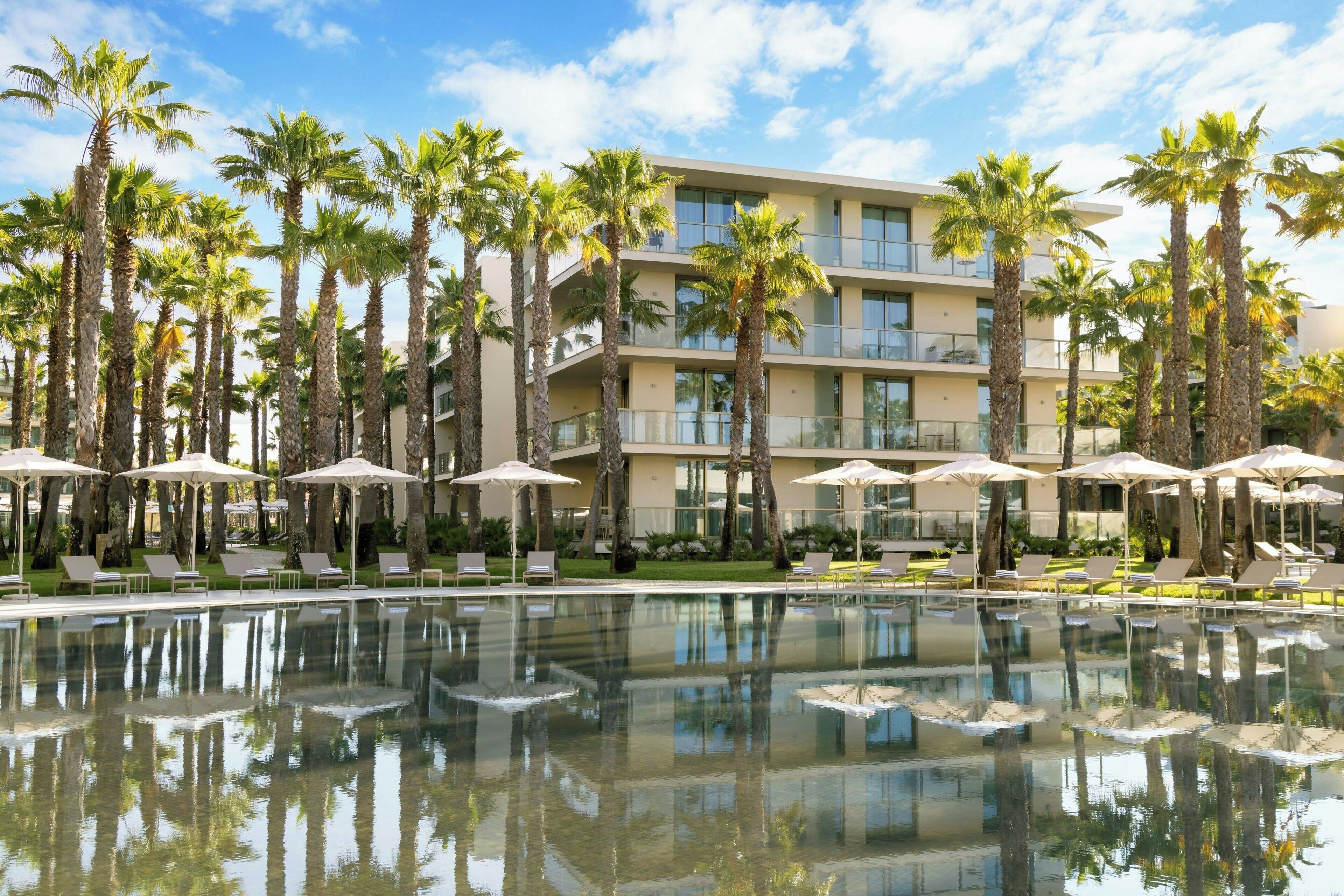 10 piscinas externas, espreguiçadeiras