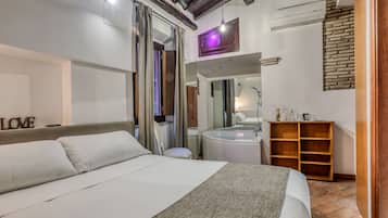 Frigobar, cofres nos quartos, individualmente decorados