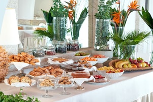 Pequeno-almoço tipo buffet diário incluído