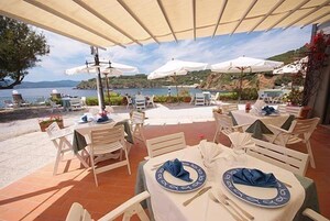 Serviço de café da manhã, frutos do mar, restaurante ao ar livre 