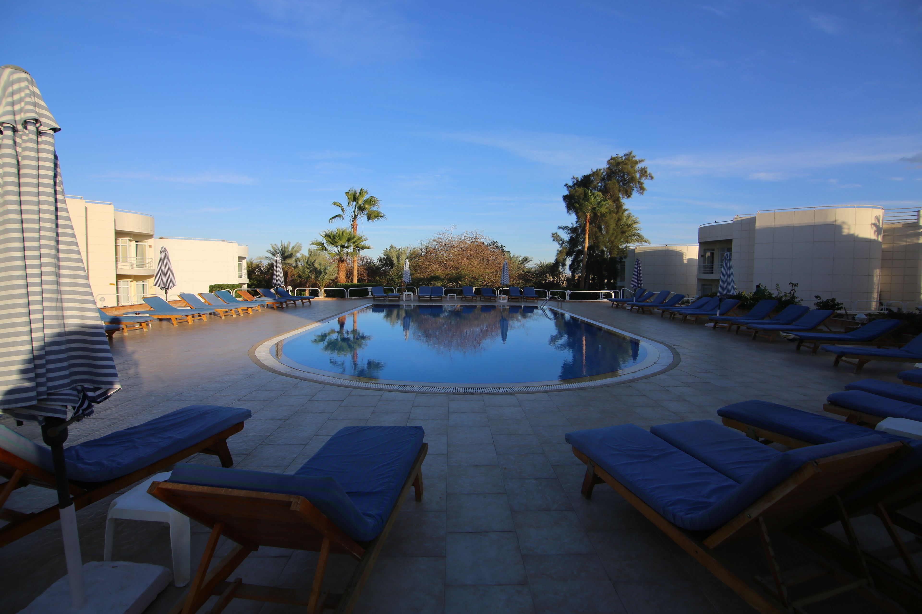 2 piscinas exteriores 