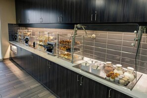 Pequeno-almoço tipo buffet diário incluído 